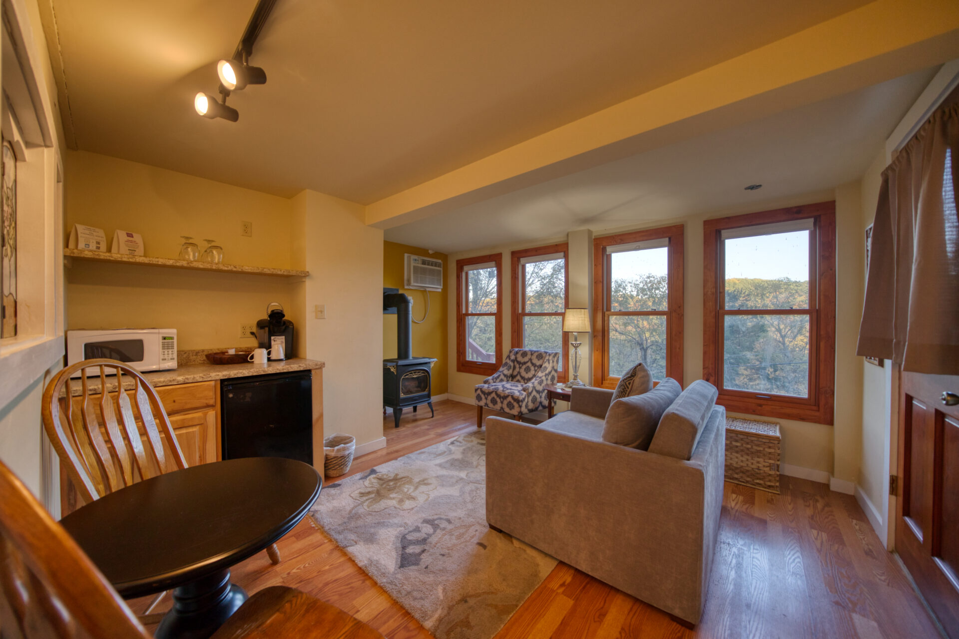 Edgewood Terrace Suite - The Piedmont on Spring - Eureka Springs Lodging